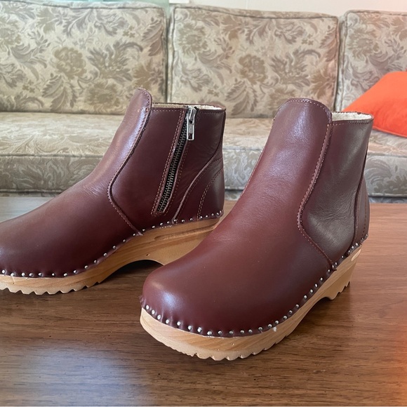 Swedish Hasbeens | Shoes | Maroon Sherpa Lined Troentorp Clogs In ...